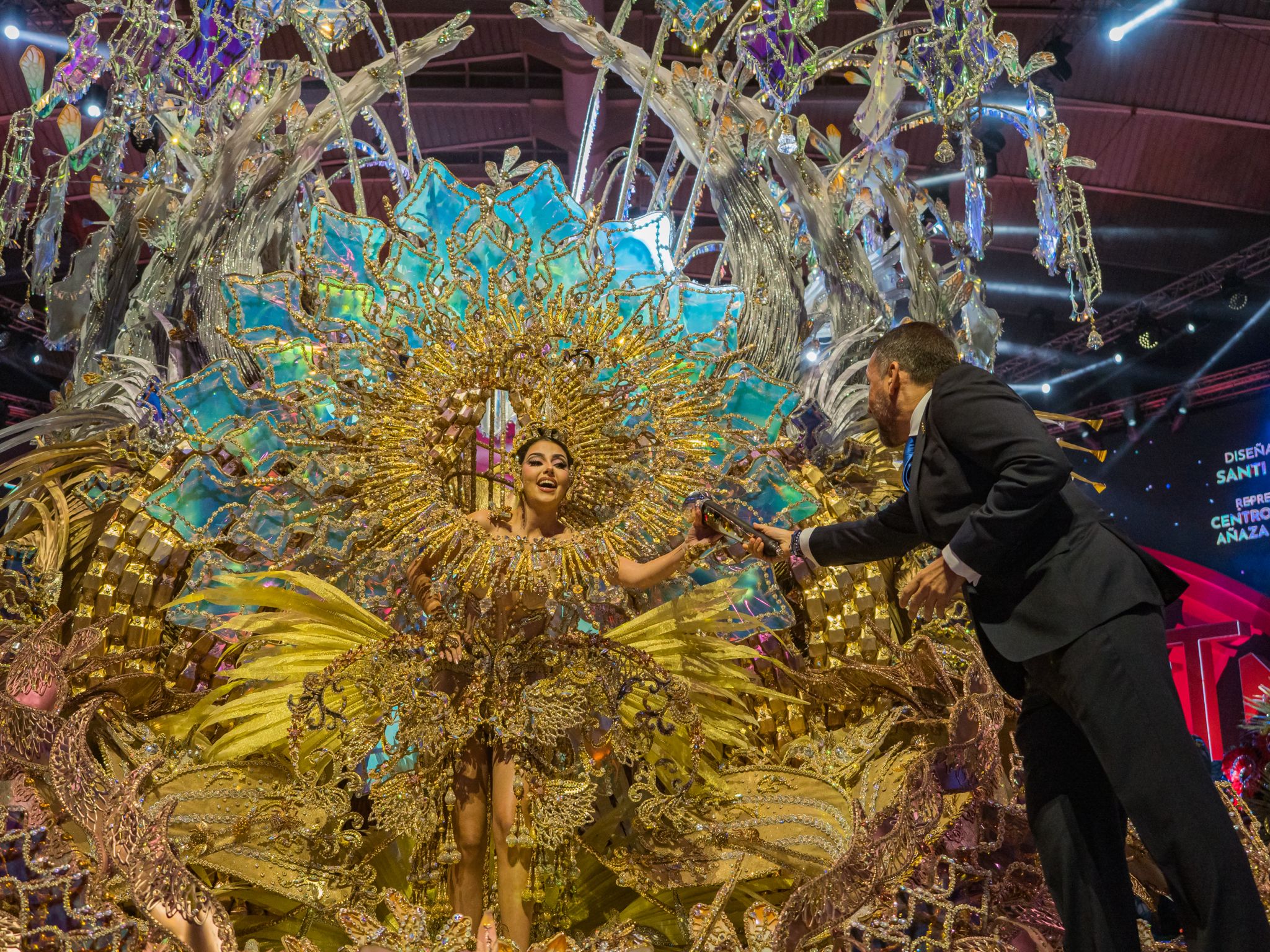 Corina Mrazek González, nueva Reina del Carnaval de Santa Cruz de ...